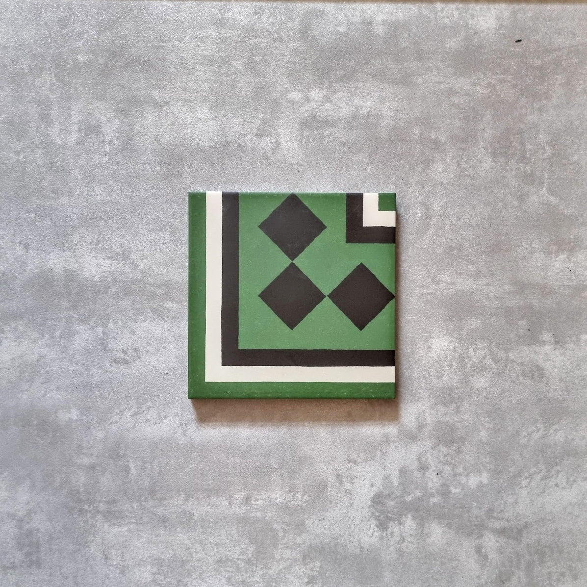 Maison Green Victorian Corner 20cm x 20cm — Artisan Tile Company